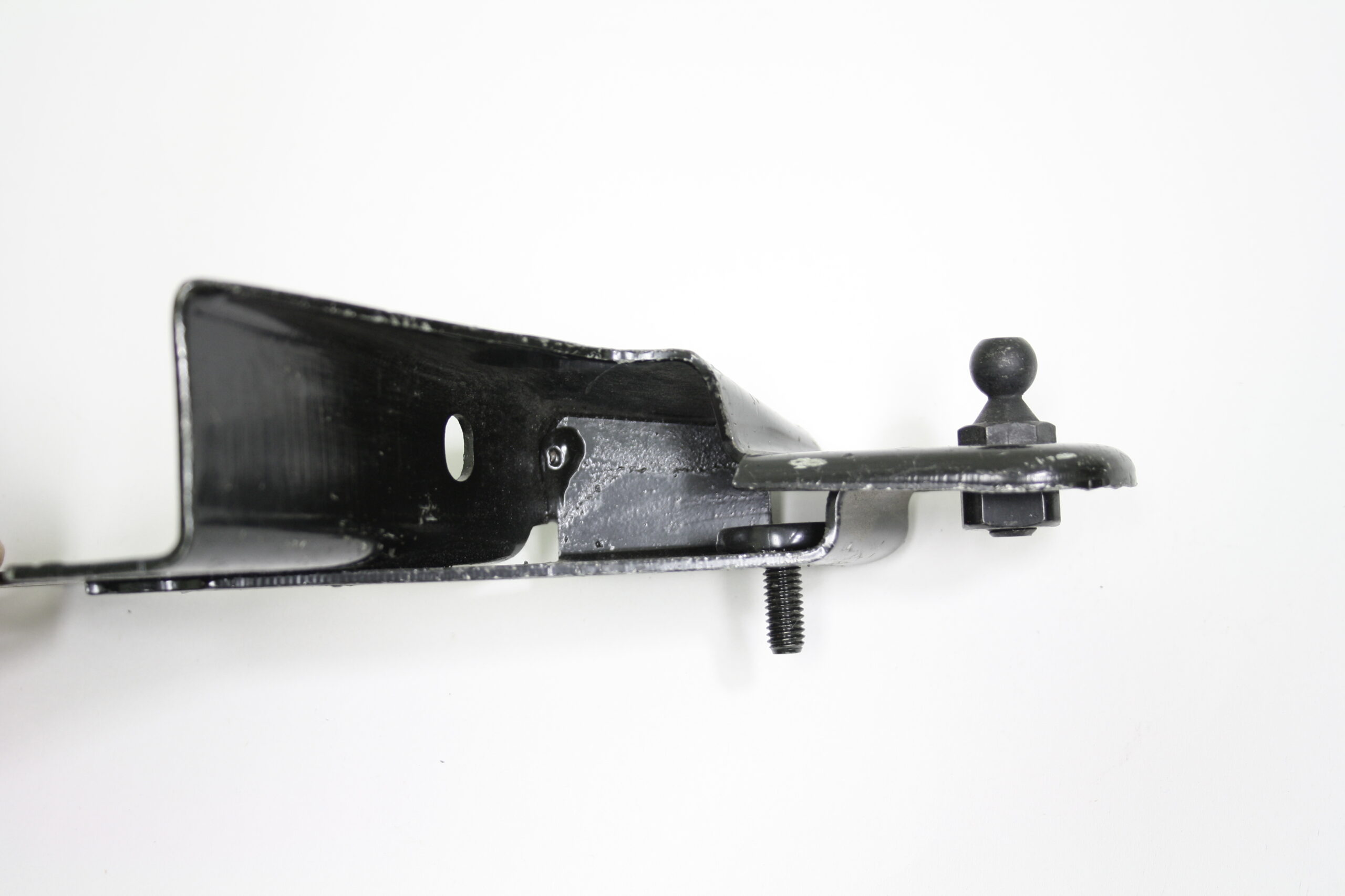 LH Hood Strut Lower Bracket (260112) – Keen Parts
