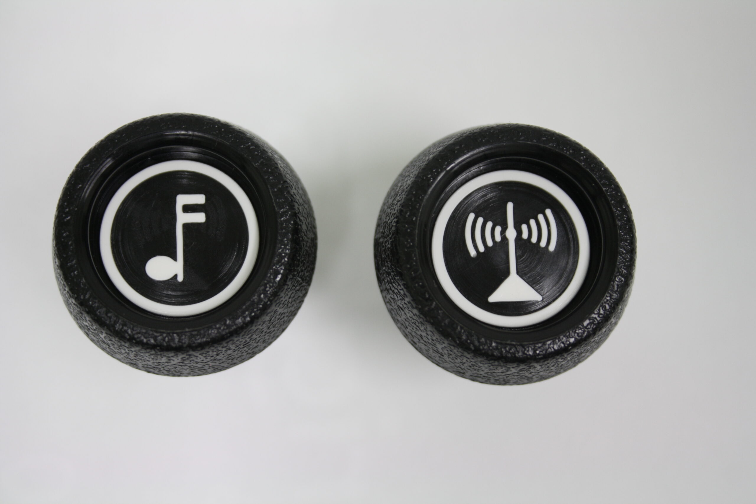 Outer Radio Knobs Volume and Tune - Pair (330107) – Keen Parts